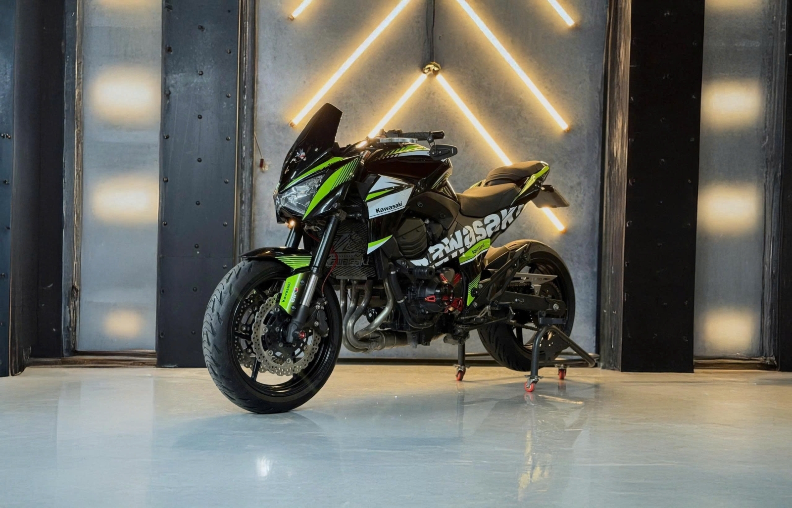 741 . KAWASAKI Z800 MODEL 2015