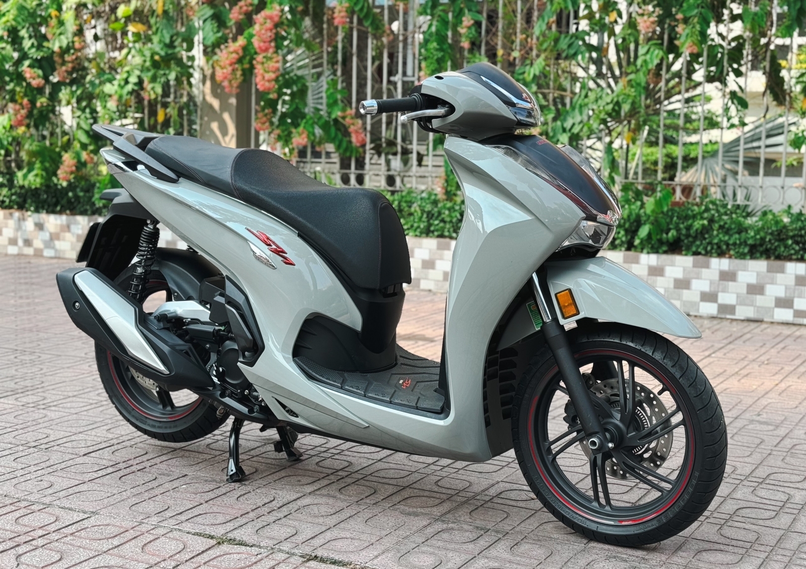 Honda SH 350i model 2021 [xám cá tính]