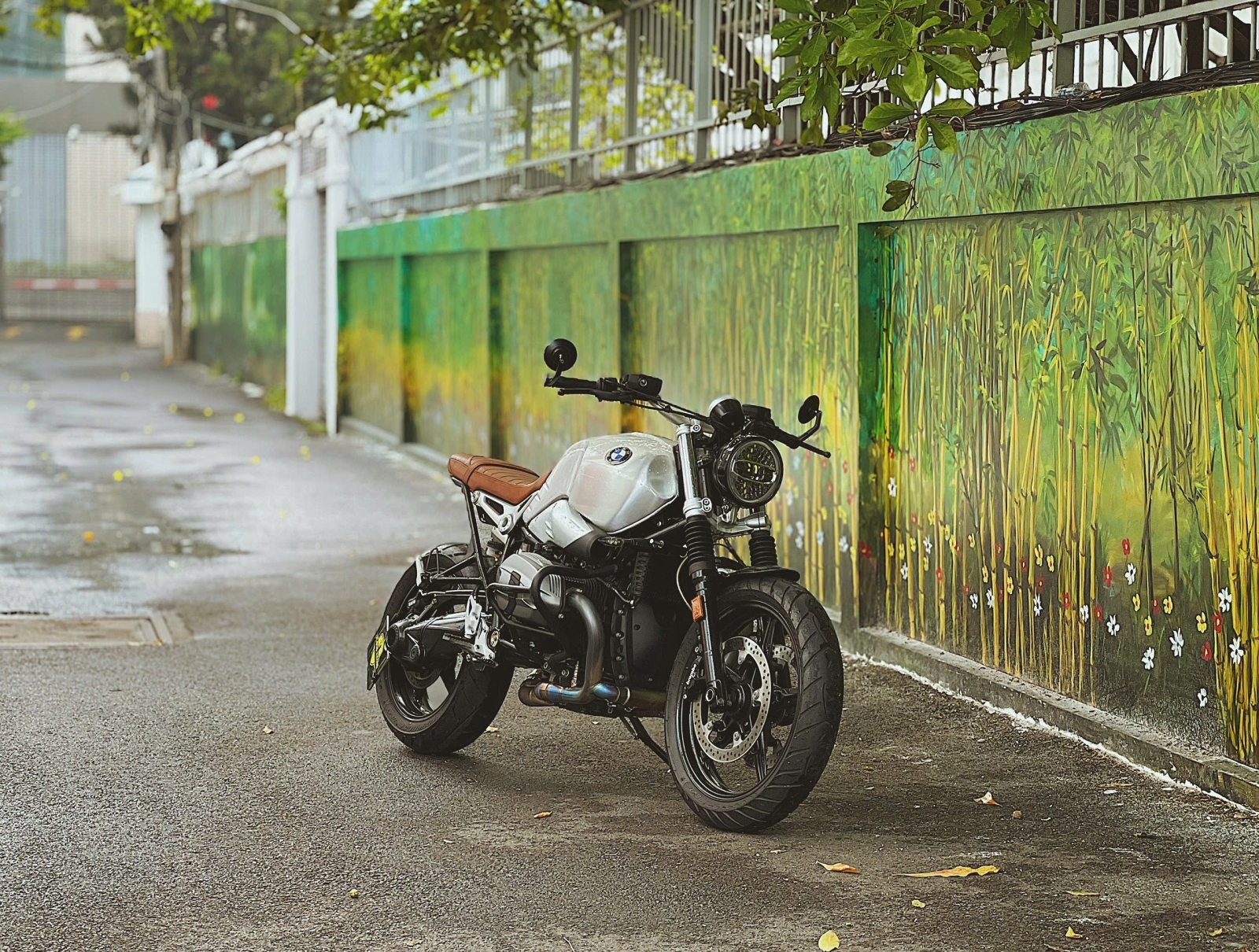 694 . BMW R nine T [R9T] Scrambler model 2020